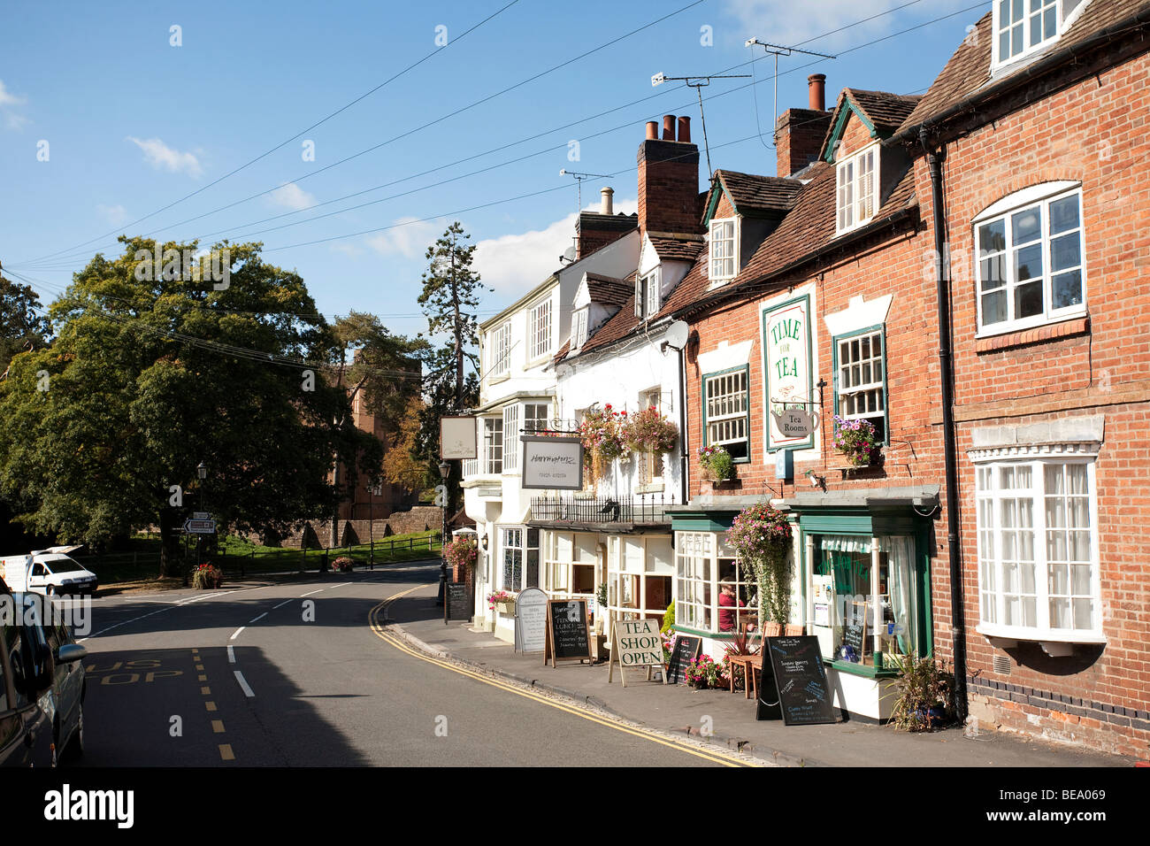 Kenilworth road hi-res stock photography and images - Alamy