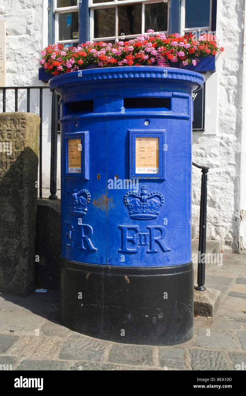 Pillar pillarbox mailbox mailboxes pillarboxes hi-res stock photography ...