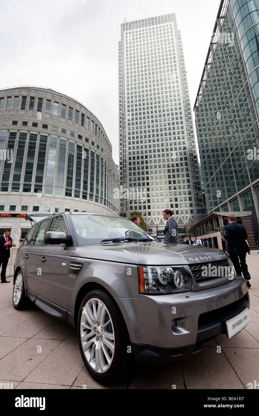 Range Rover car with Canary Wharf tower, Isle of Dogs, London, England ...