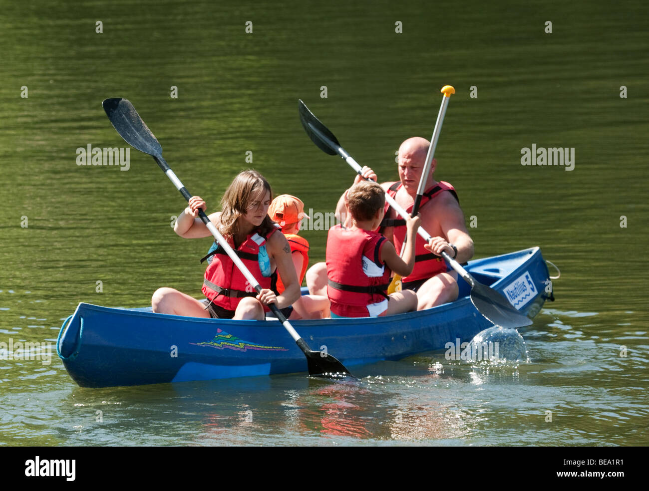 People paddling a canoe hi-res stock photography and images - Alamy