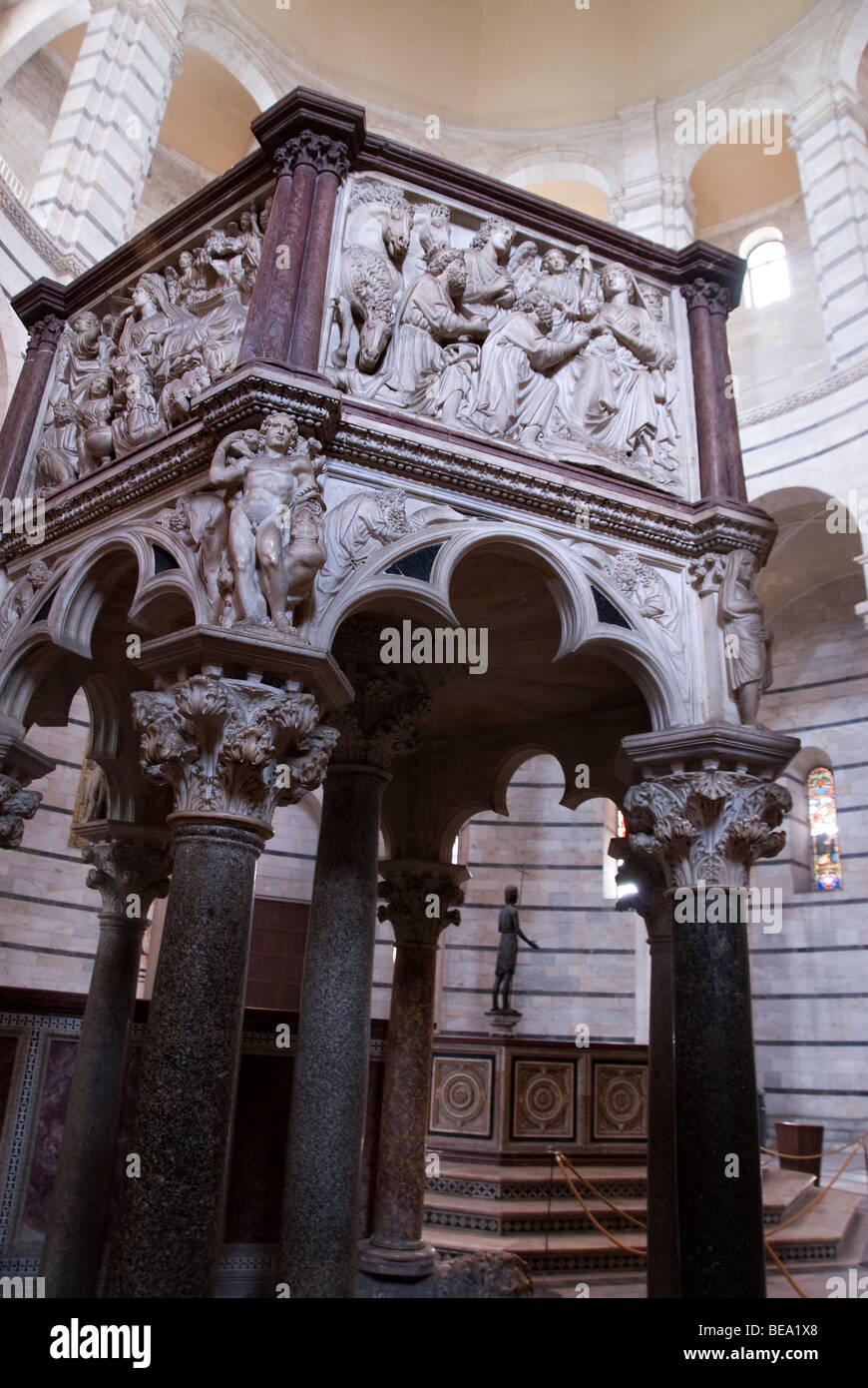 Pisa pulpit hi-res stock photography and images - Alamy