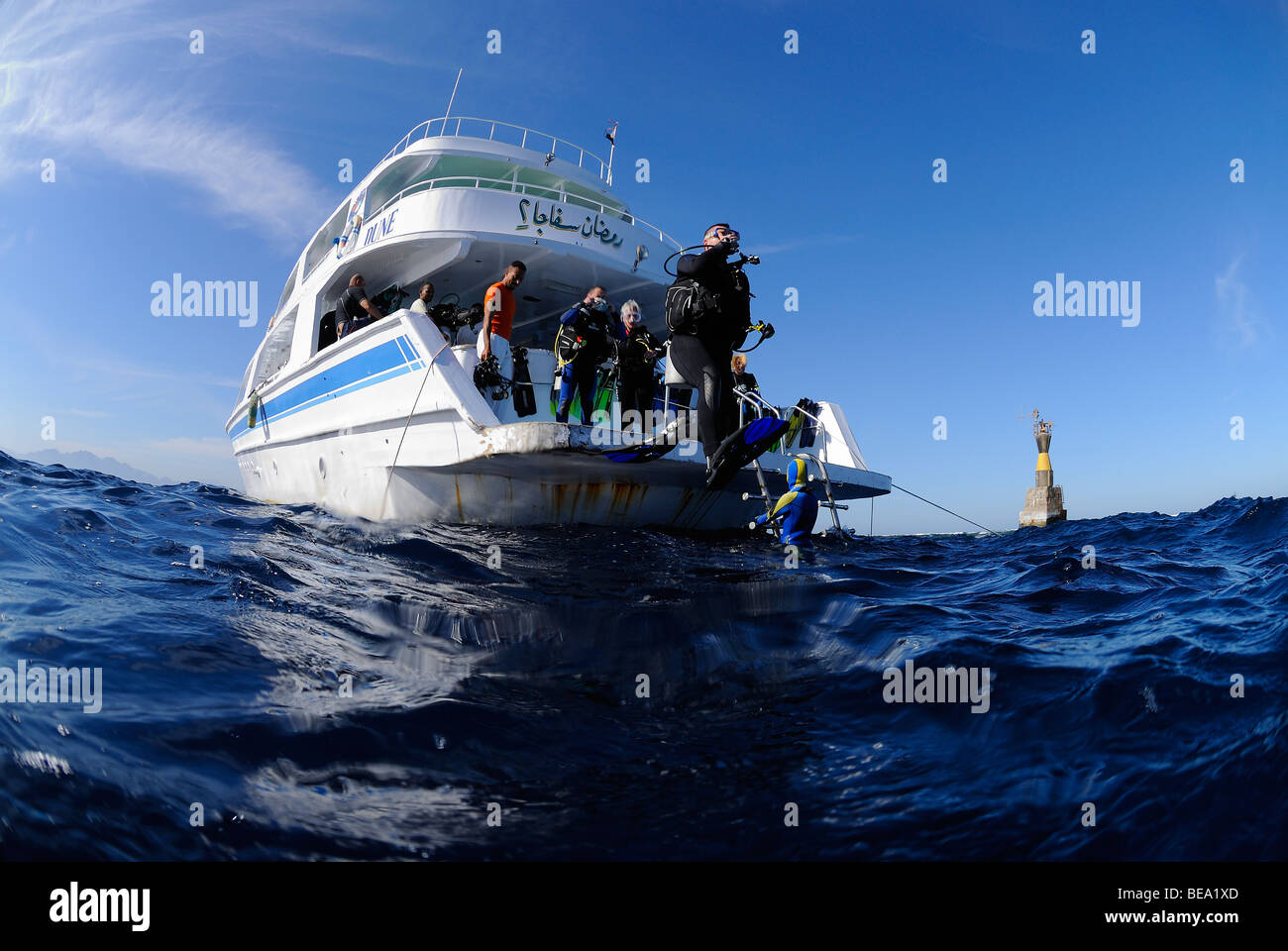 Scuba diving from dive boat hi-res stock photography and images - Alamy