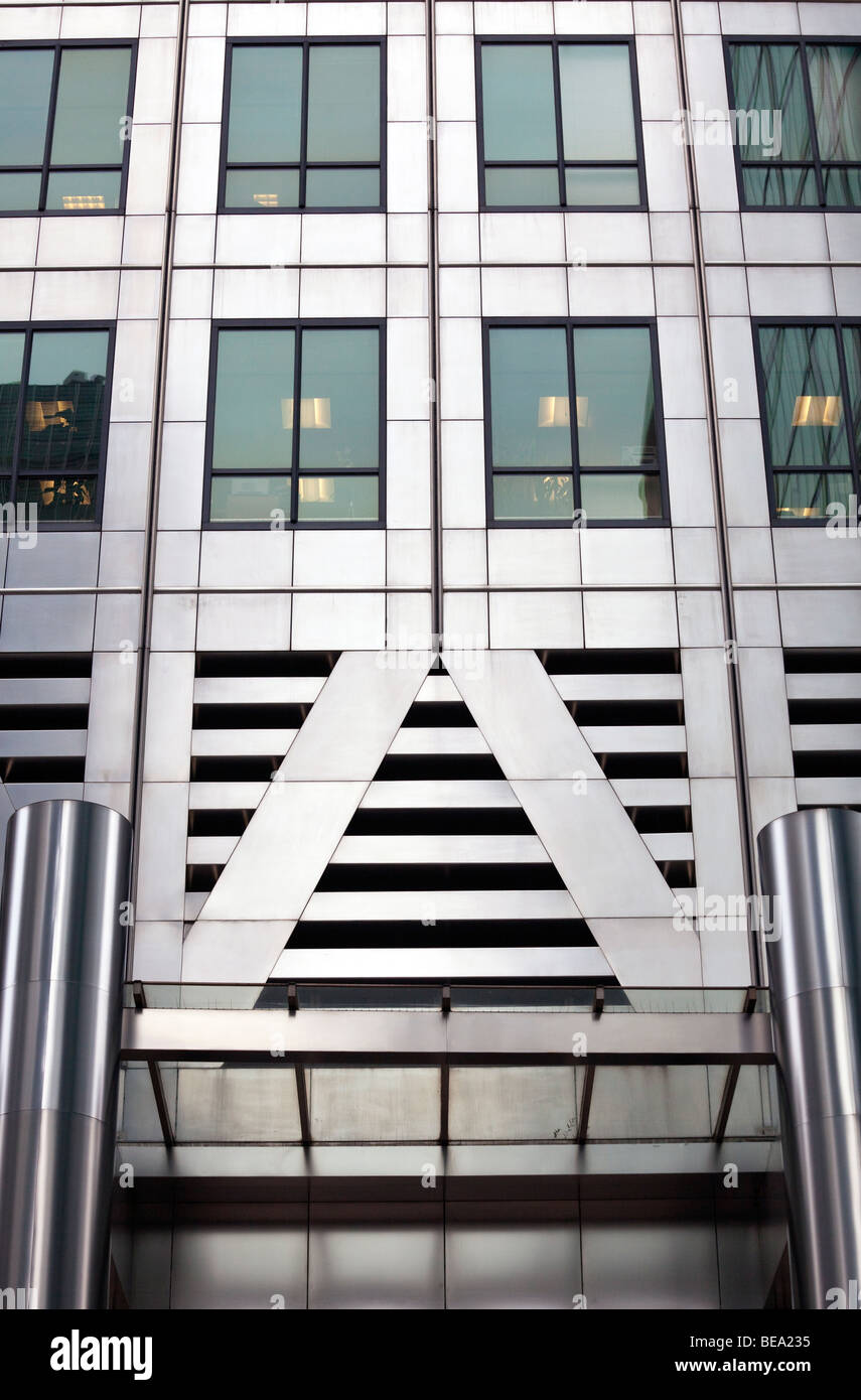 Canada tower canary wharf london hi-res stock photography and images ...