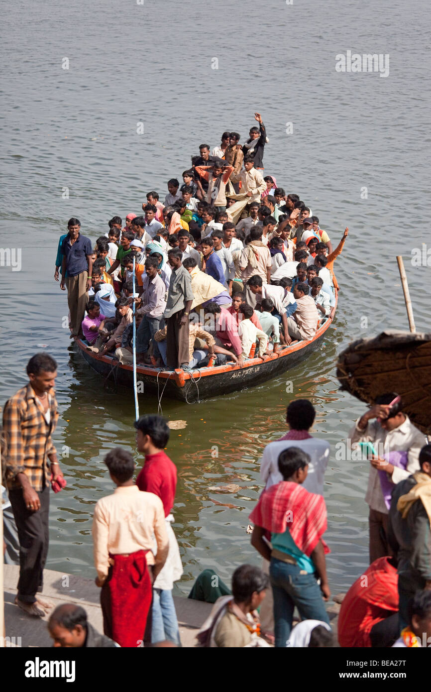 Full boatload hi-res stock photography and images - Alamy