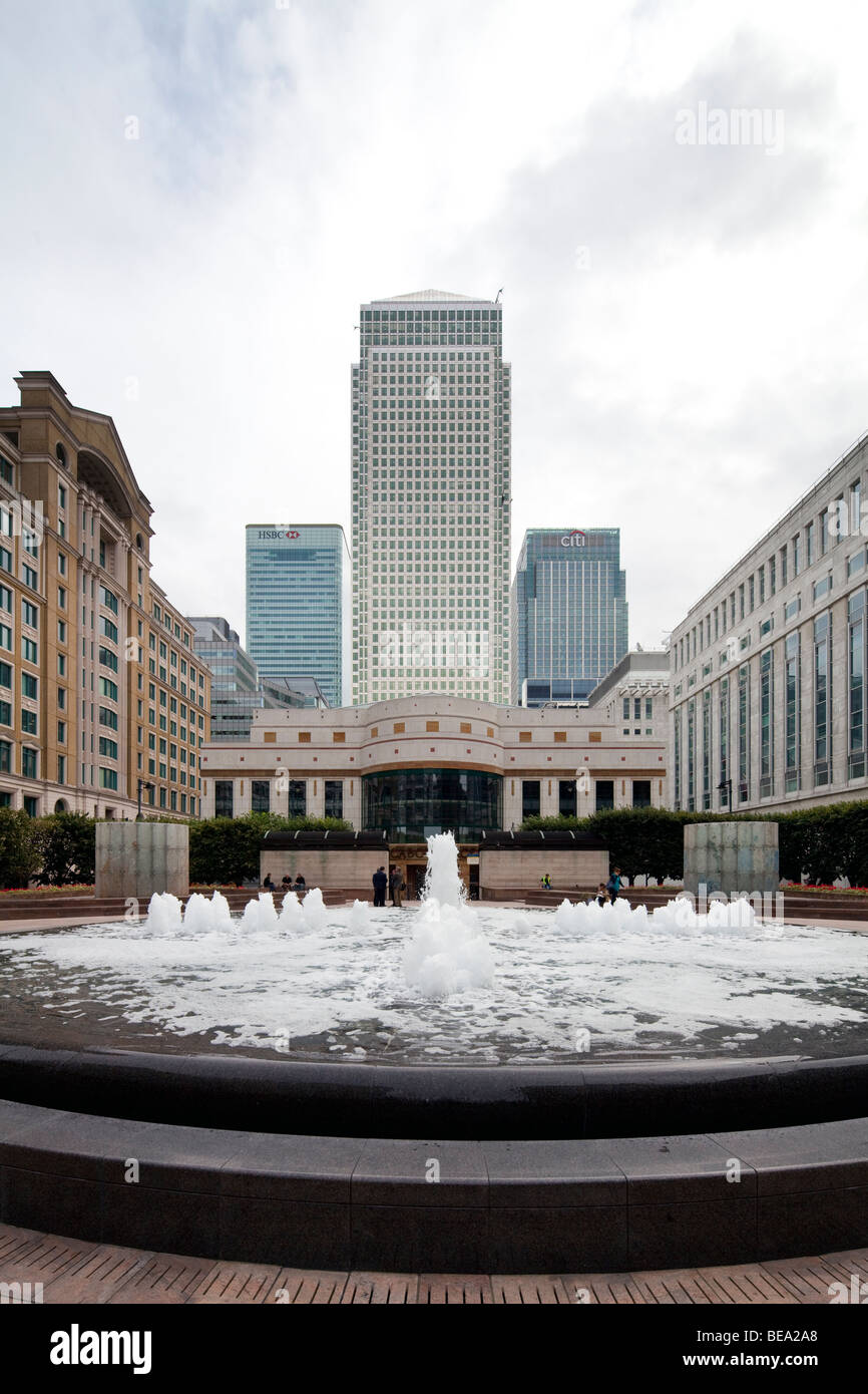 Canada tower canary wharf london hi-res stock photography and images ...
