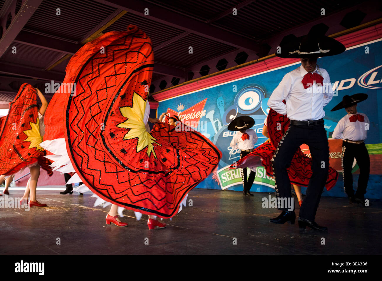 Traditional mexican folk dance hi-res stock photography and images - Alamy