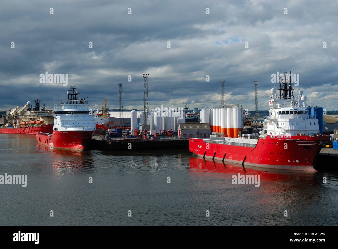 Oil rig supply boats, Aberdeen harbour, Scotland Stock Photo - Alamy