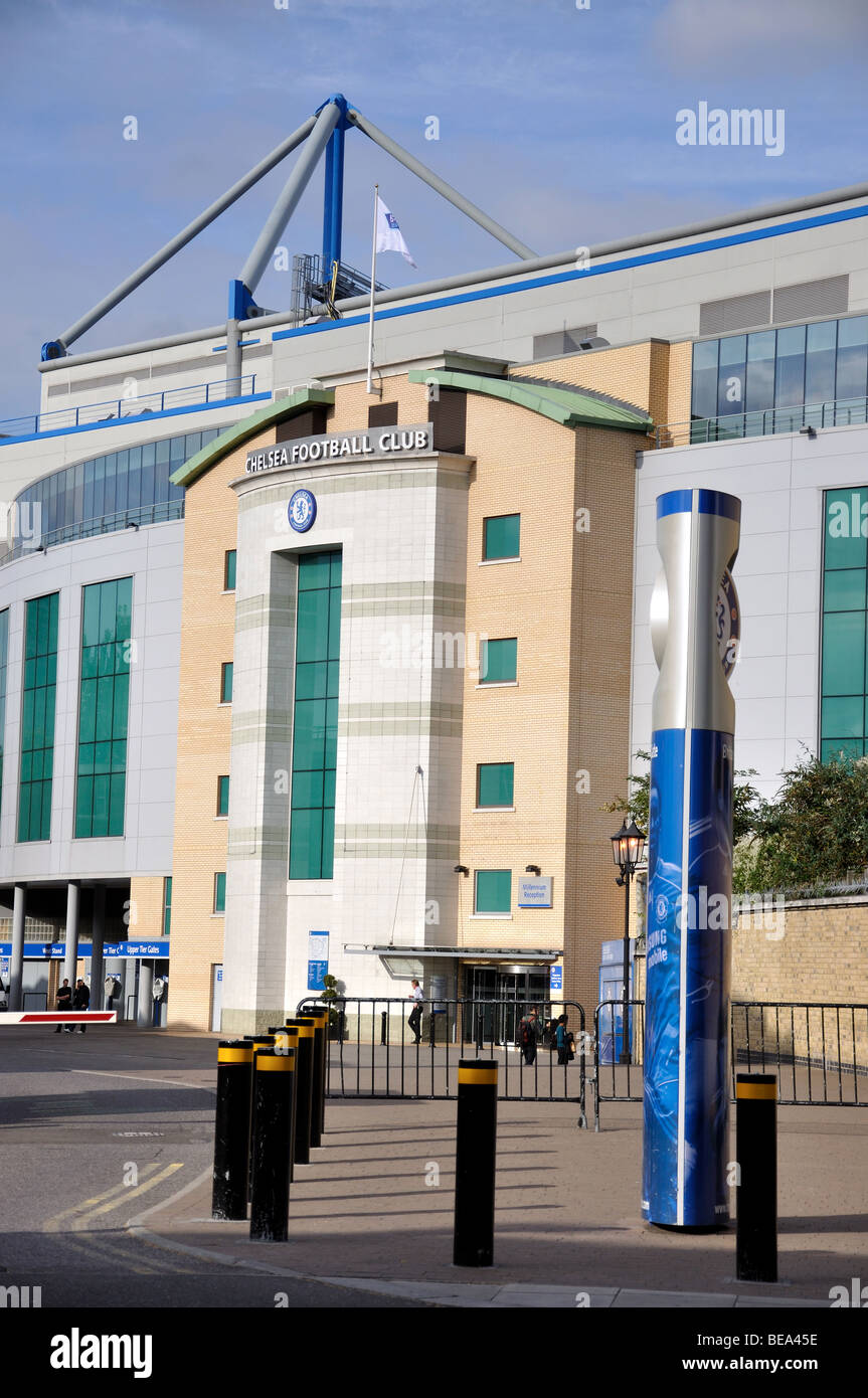 Chelsea football club ground hi-res stock photography and images - Alamy