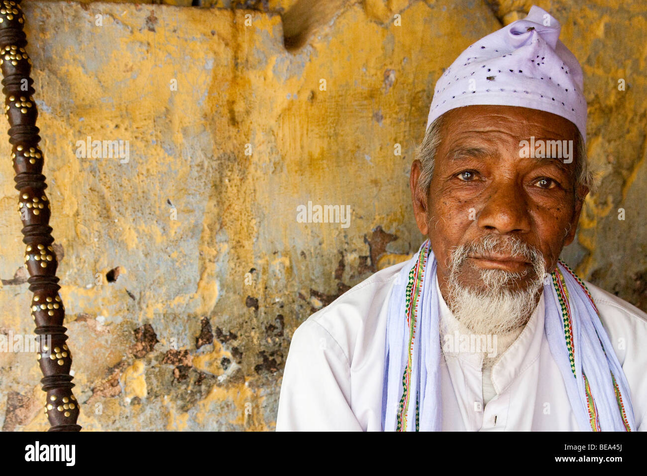 Elderly islamic man hi-res stock photography and images - Alamy