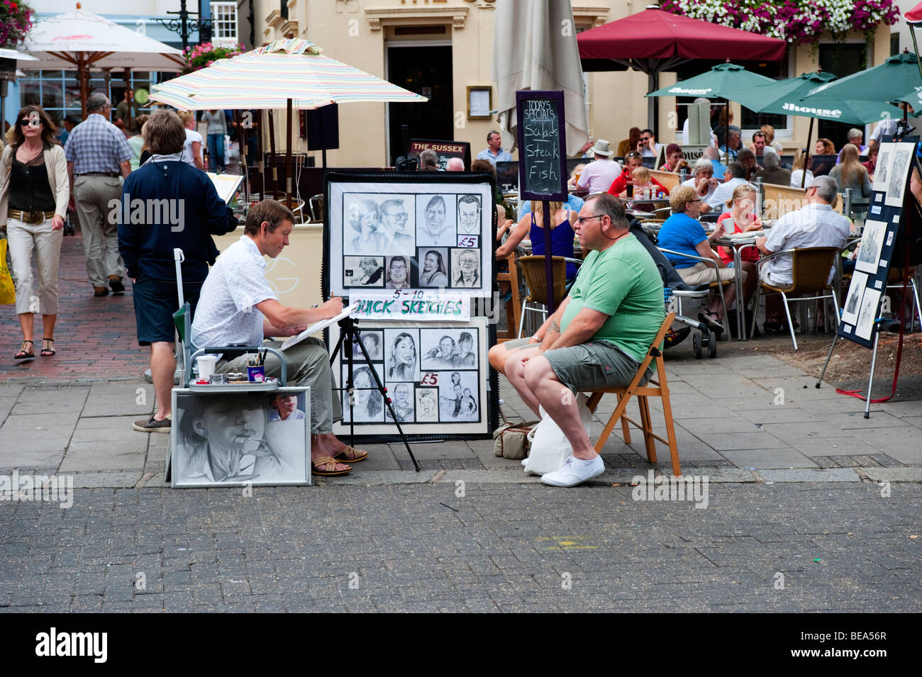 Artist selling paintings hi-res stock photography and images - Alamy