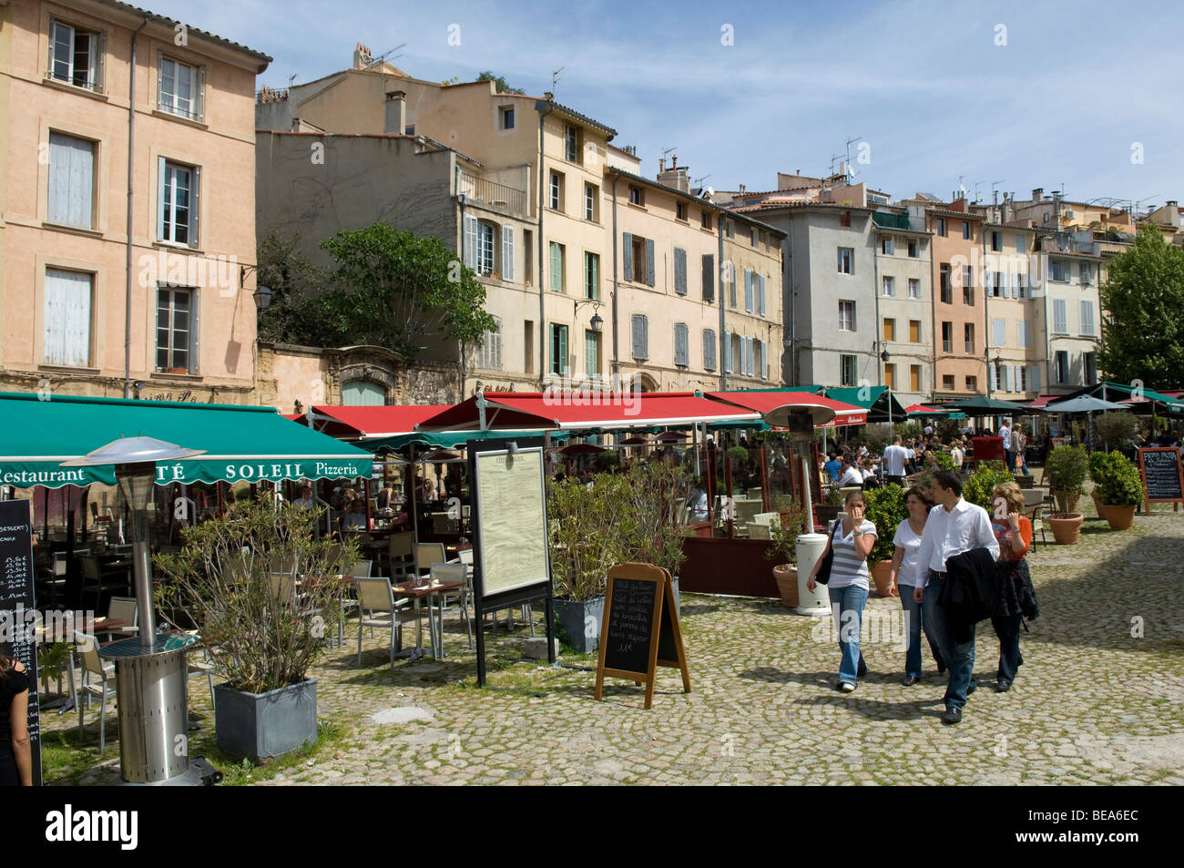 Aix en Provence (13): "Place des cardeurs" square Stock Photo - Alamy