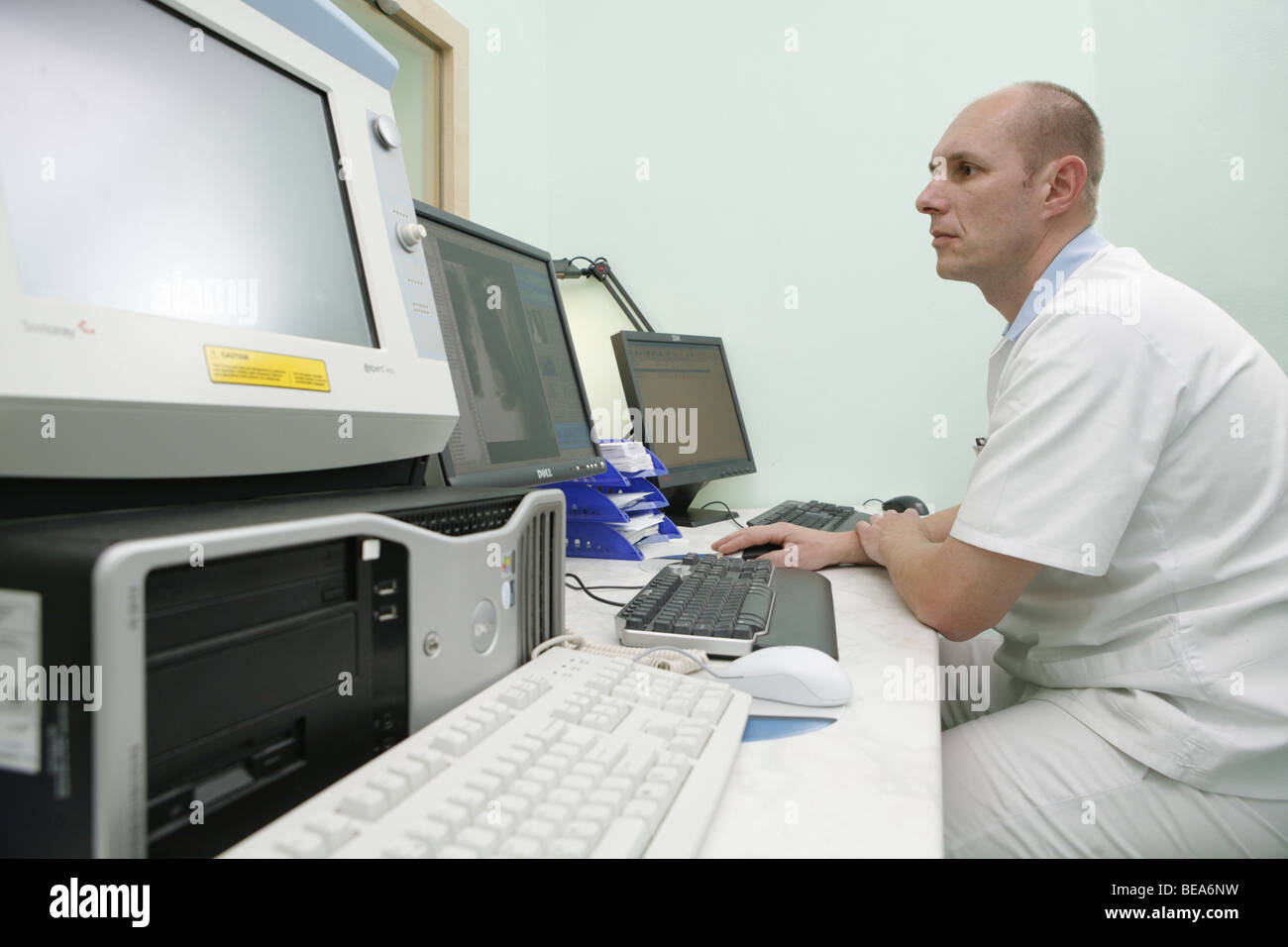 Magnetic resonance spectroscopy hi-res stock photography and images - Alamy