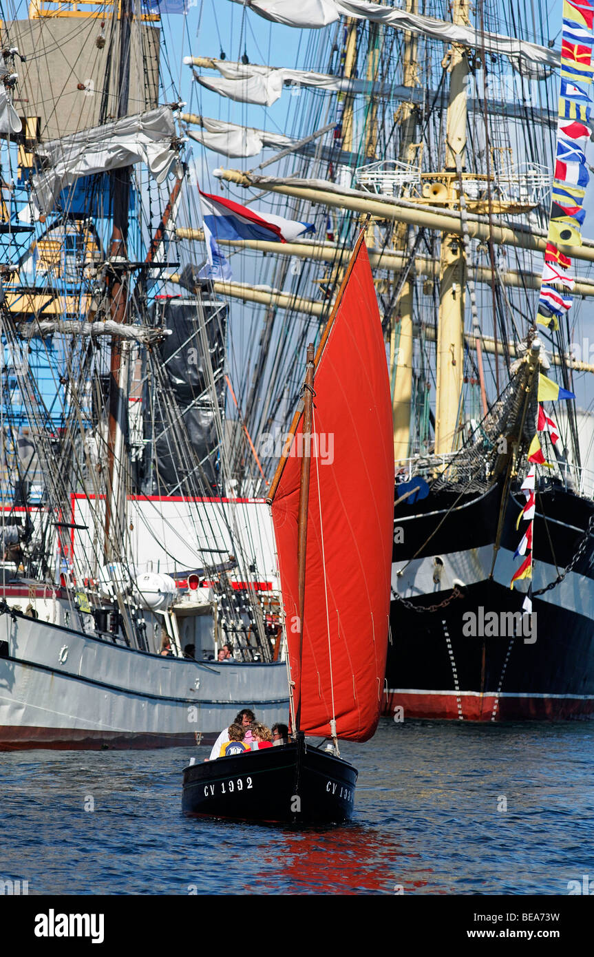 Gathering of old sailing ships hi-res stock photography and images - Alamy