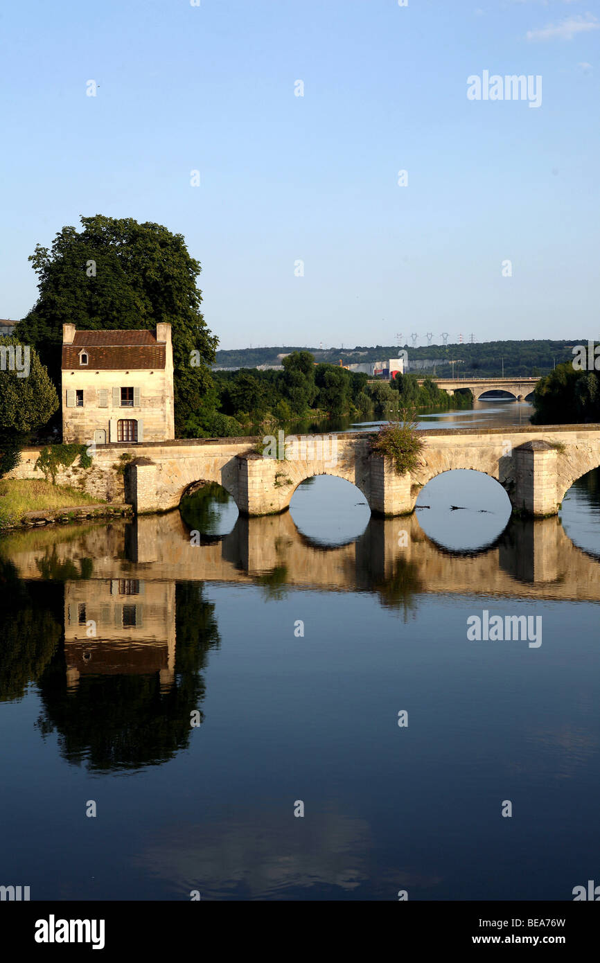 Bridge at mantes hi-res stock photography and images - Alamy