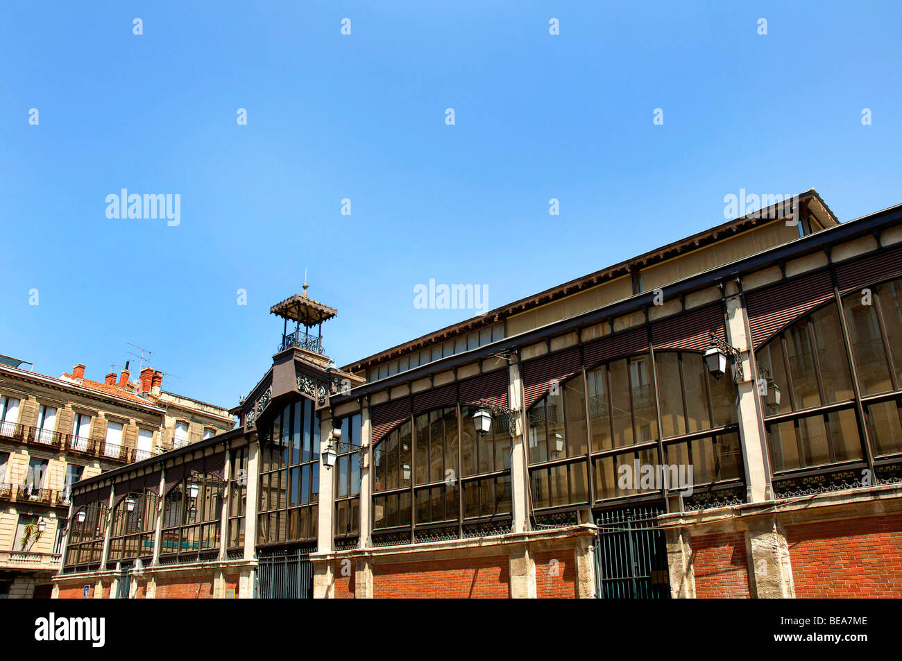 Béziers (34): the covered market Stock Photo - Alamy