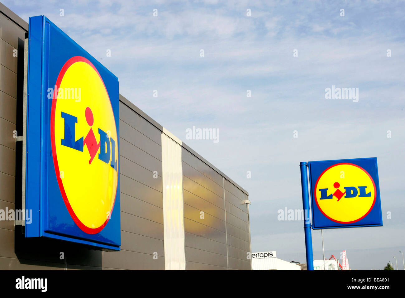 Lidl supermarkets hi-res stock photography and images - Alamy