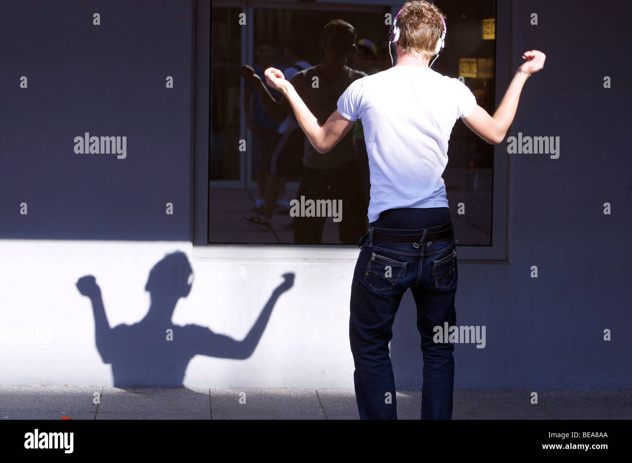 Tecktonik dance hi-res stock photography and images - Alamy