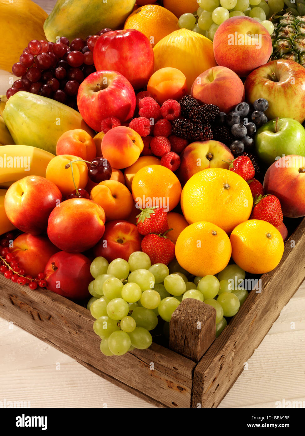 BOX OF FRESH MIXED FRUIT Stock Photo - Alamy
