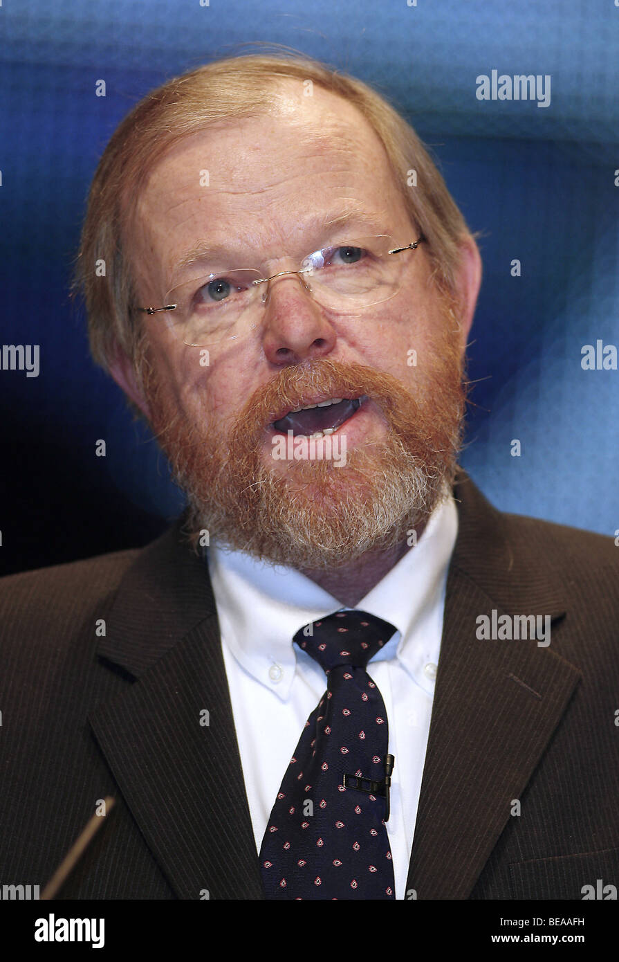Bill bryson portrait hi-res stock photography and images - Alamy