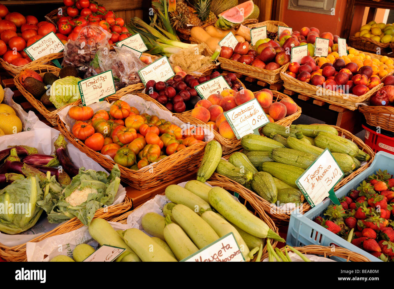 Use food stall hi-res stock photography and images - Alamy