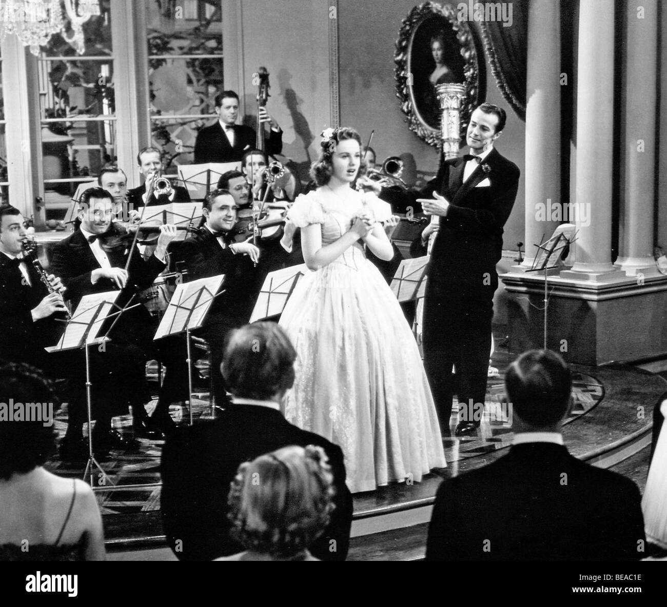 Deanna durbin 1939 hi-res stock photography and images - Alamy