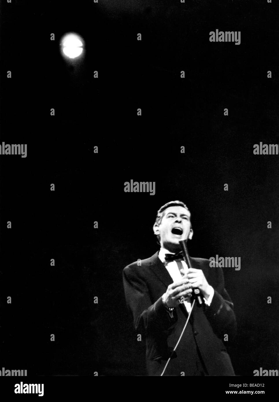 JOHNNIE RAY (1927-1990) American pop singer at the London Palladium in ...