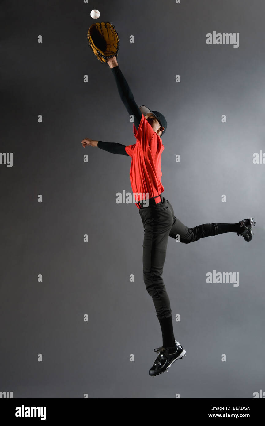 Catching outfielder hi-res stock photography and images - Alamy