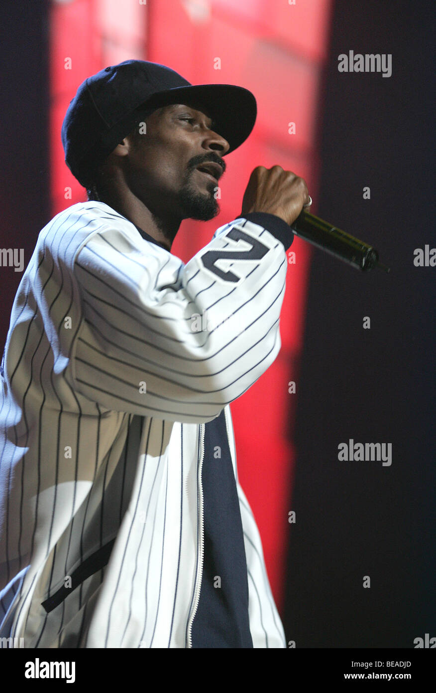 SNOOP DOGG - US rapper in December 2004 Stock Photo - Alamy