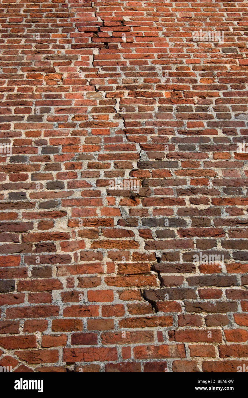 Brick vertical wall hi-res stock photography and images - Alamy