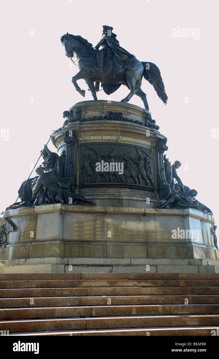 The Washington Monument at Eakins Oval, Philadelphia, USA Stock Photo ...