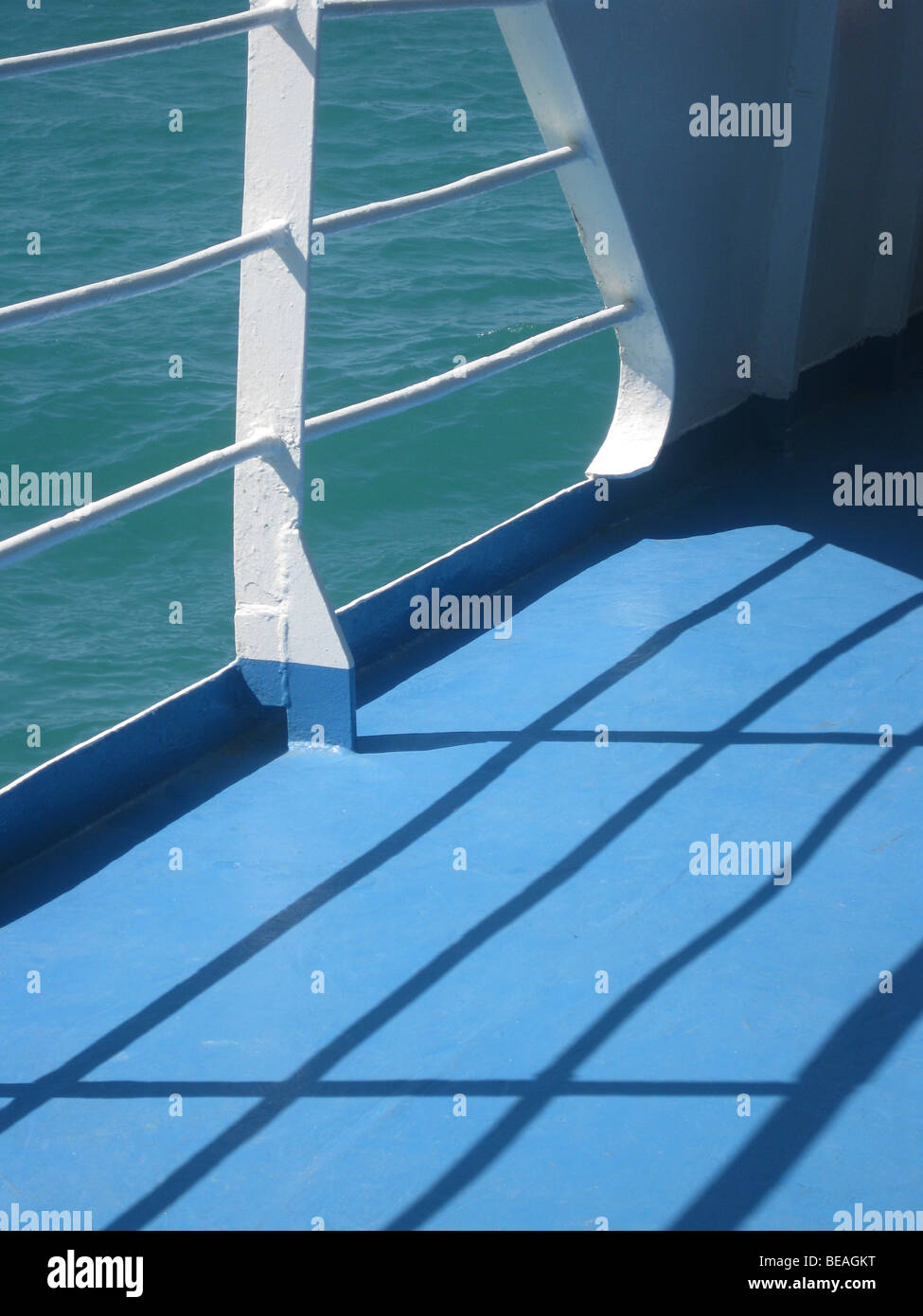 Light colored ship hi-res stock photography and images - Alamy