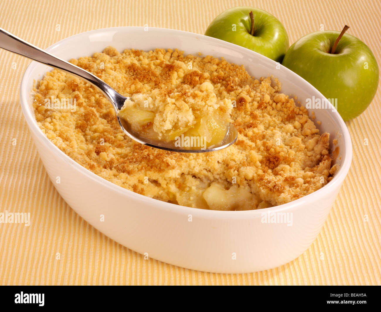 APPLE CRUMBLE DESSERT Stock Photo - Alamy