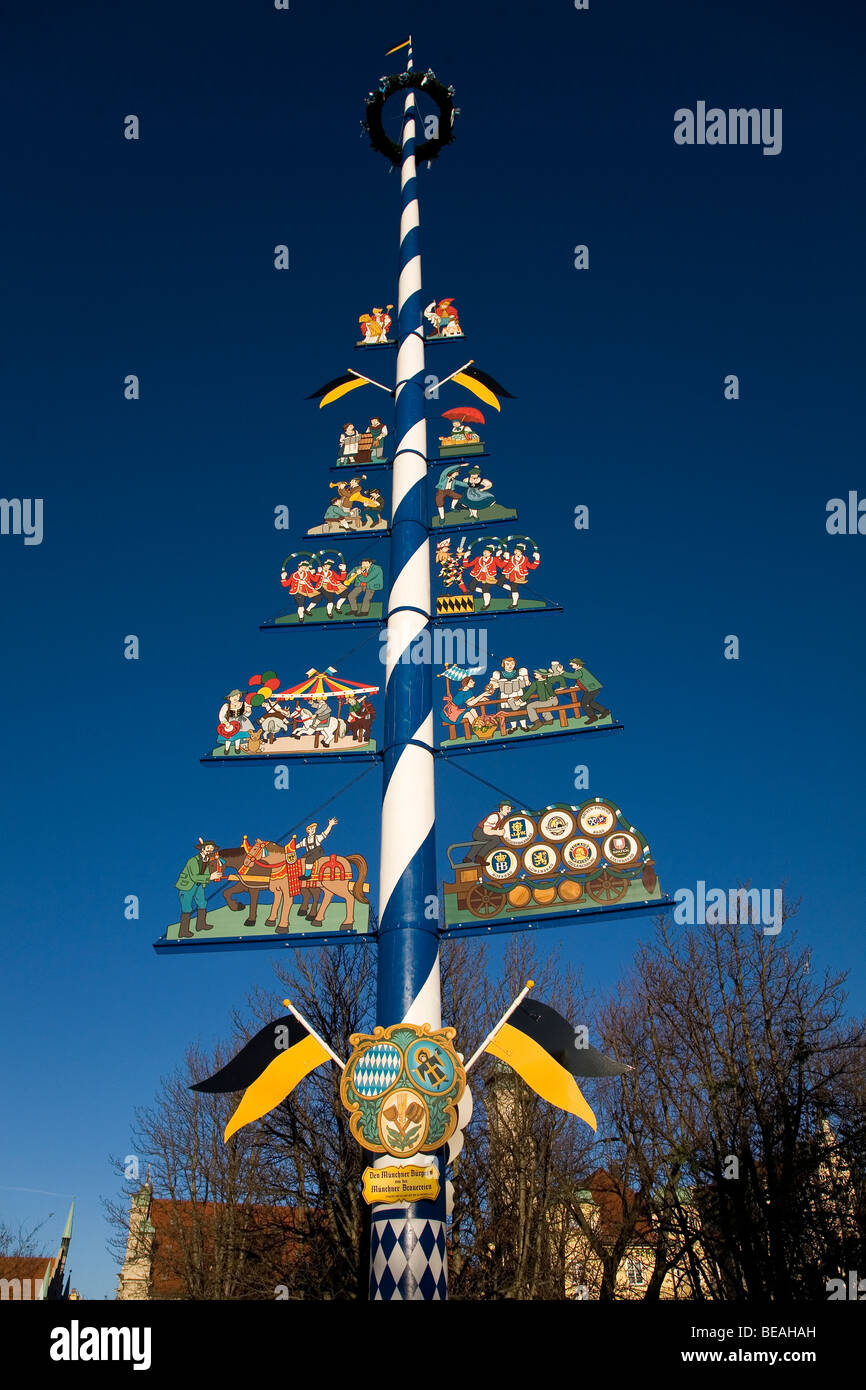 Maypole in viktualienmarkt munich germany hi-res stock photography and ...