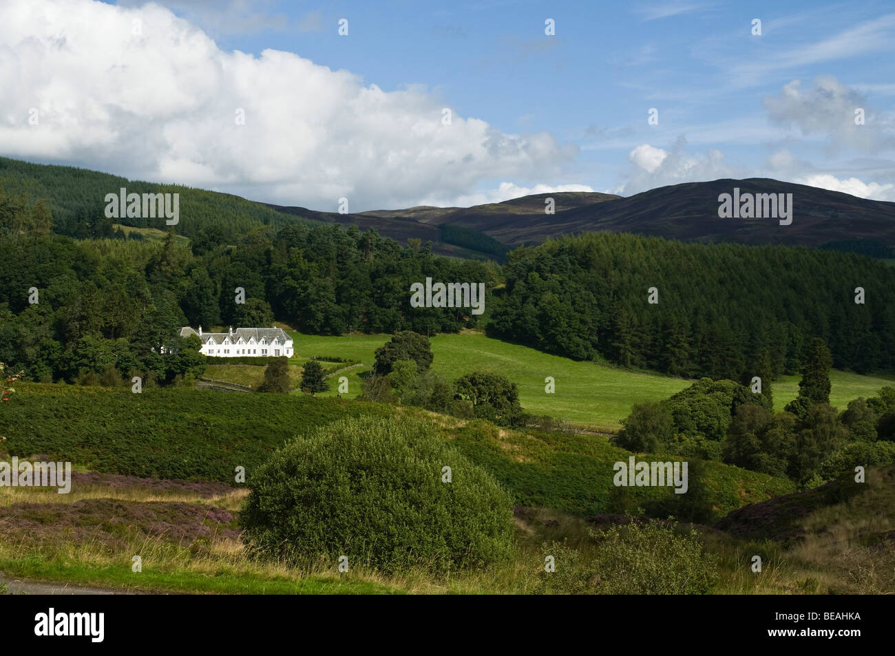 Countryside house hi-res stock photography and images - Alamy