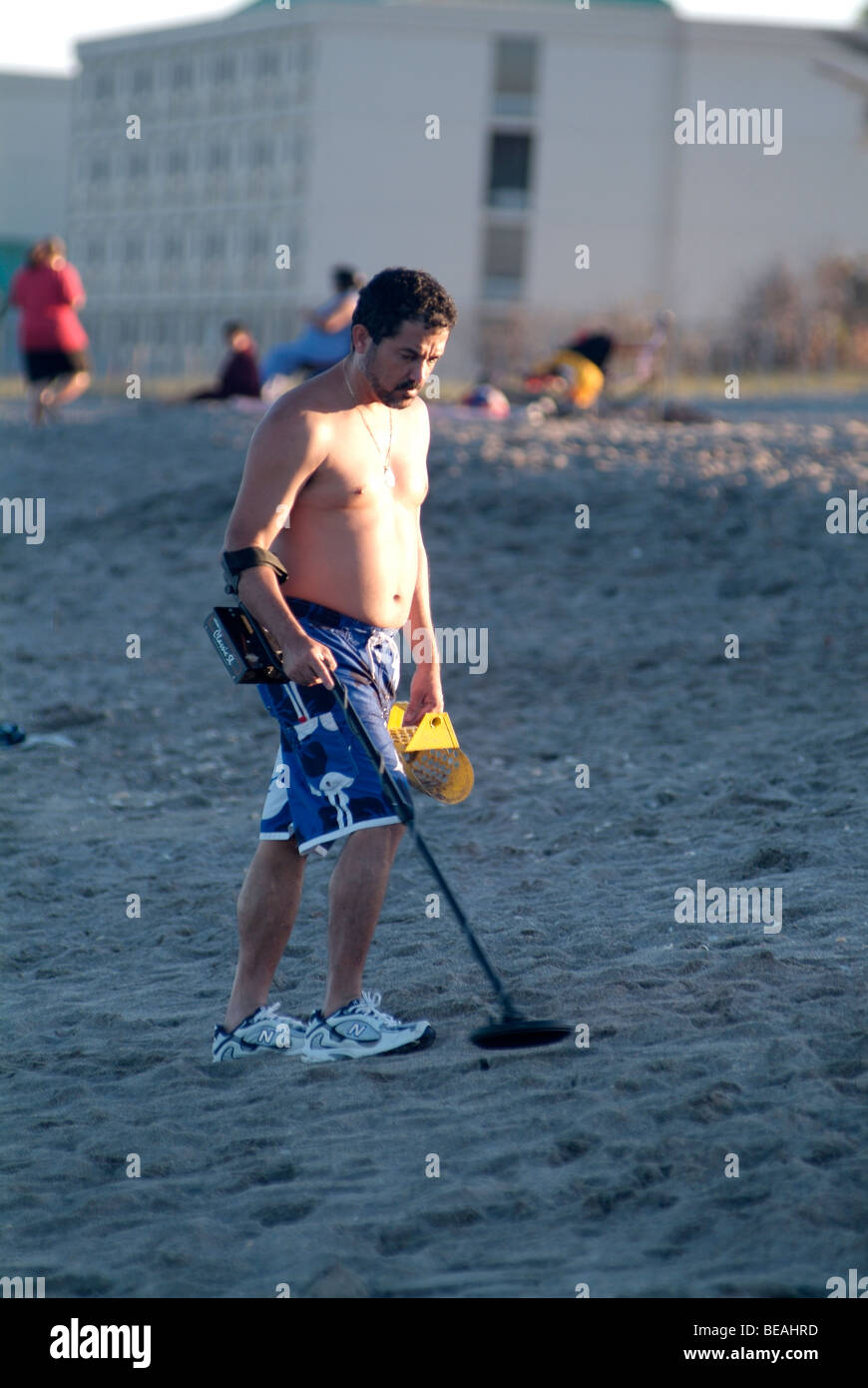Man using metal detector on beach hi-res stock photography and images ...
