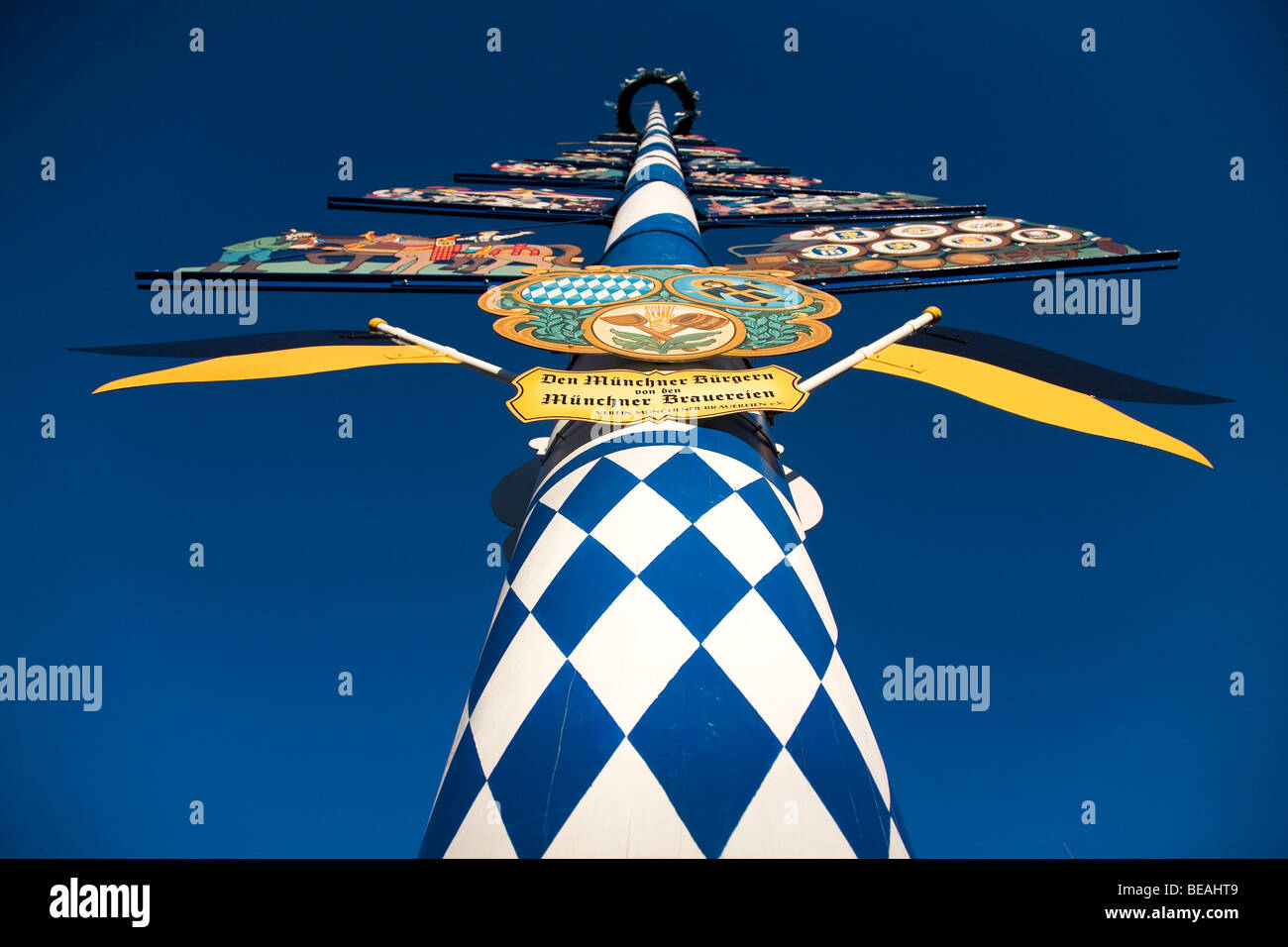 The Maypole on the Viktualienmarkt in Munich, Germany Stock Photo - Alamy