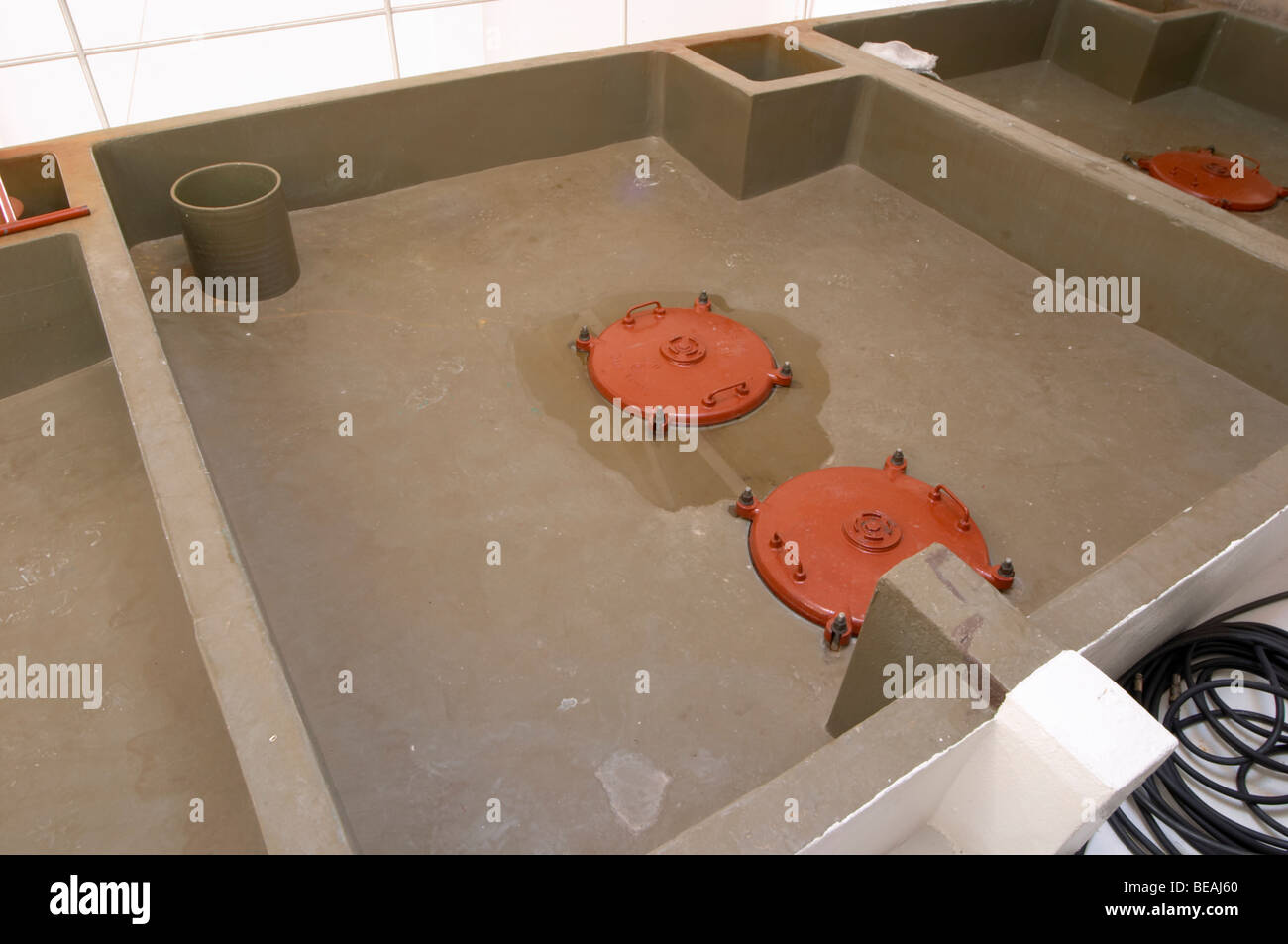 Concrete tank wine hi-res stock photography and images - Alamy
