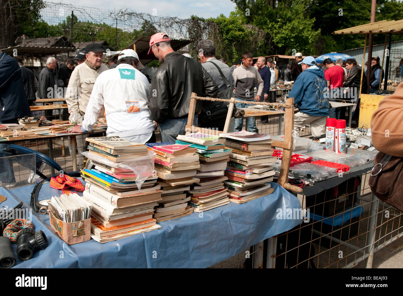 Market stall books hi-res stock photography and images - Alamy