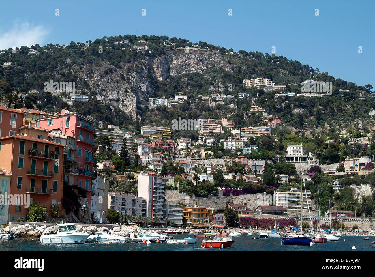 Houses around the bay of Villefranche sur Mer city Stock Photo - Alamy