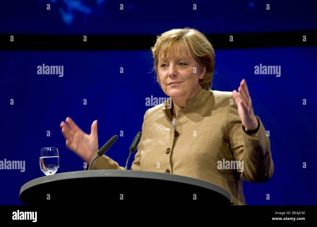 2030 years hi-res stock photography and images - Alamy