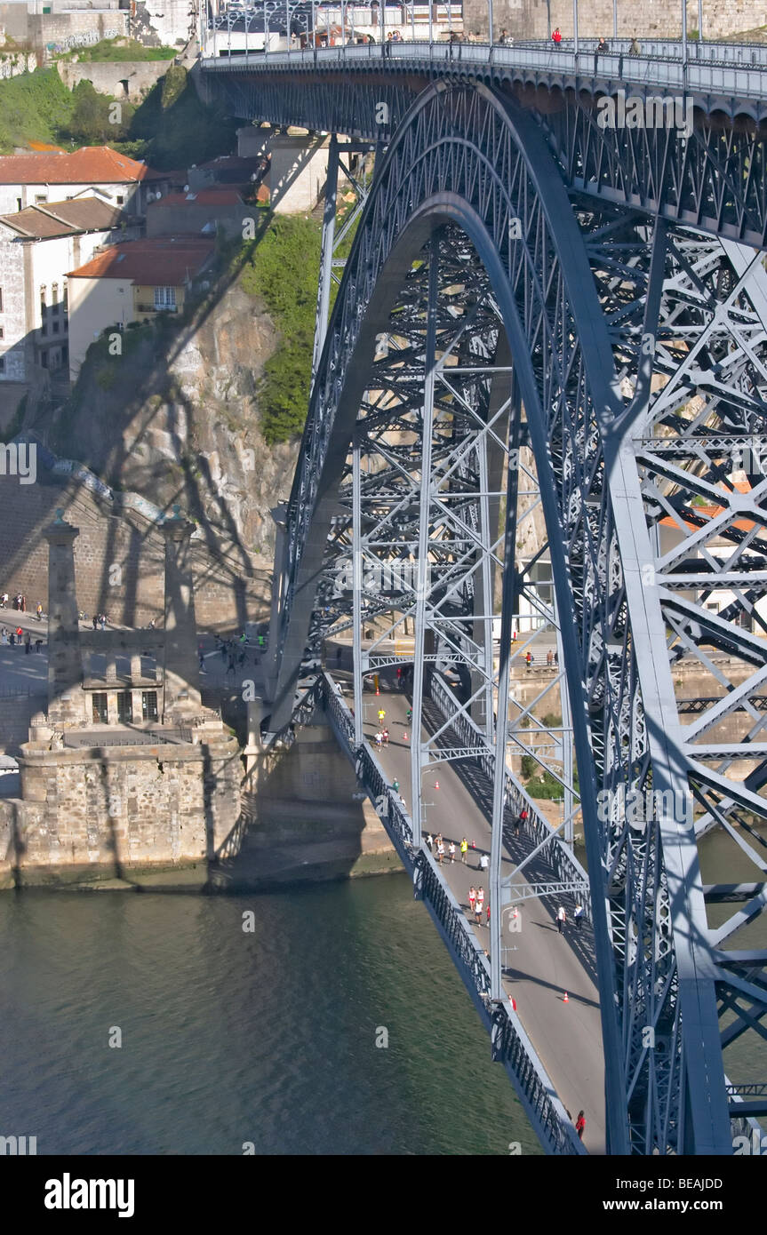 Dom luis i bridge porto hi-res stock photography and images - Alamy