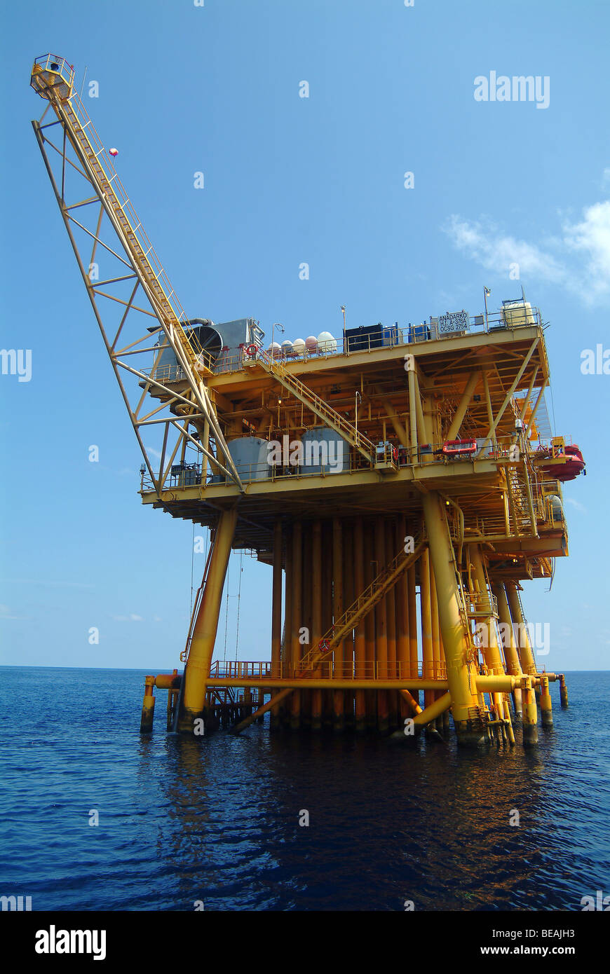 Gas platform gulf of mexico hi-res stock photography and images - Alamy