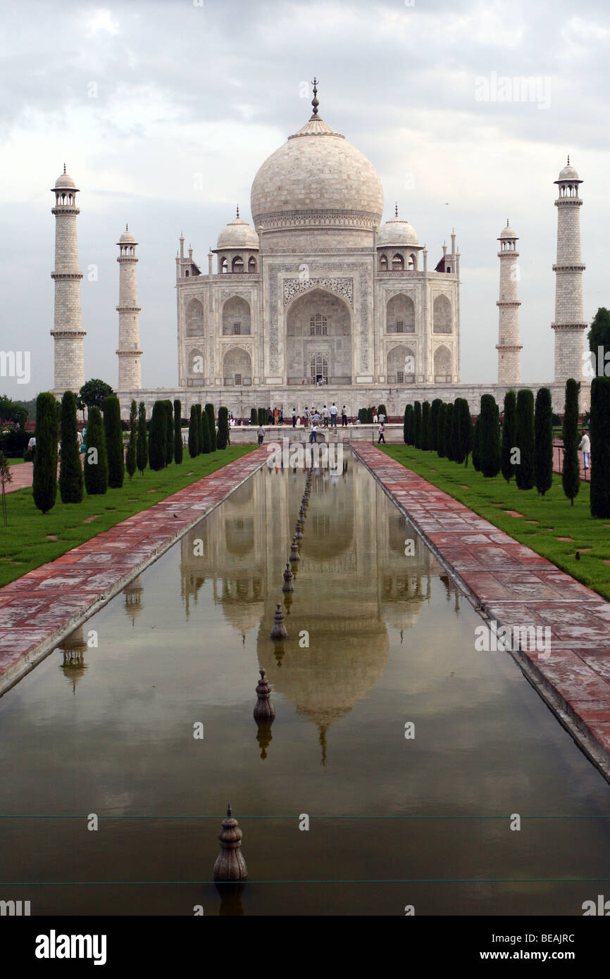 The taj mahal mausoleum hi-res stock photography and images - Alamy