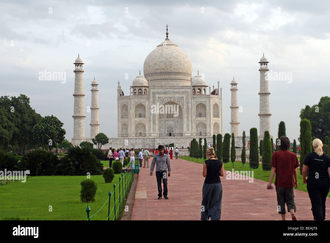 Taj mahal india mausoleum building hi-res stock photography and images ...
