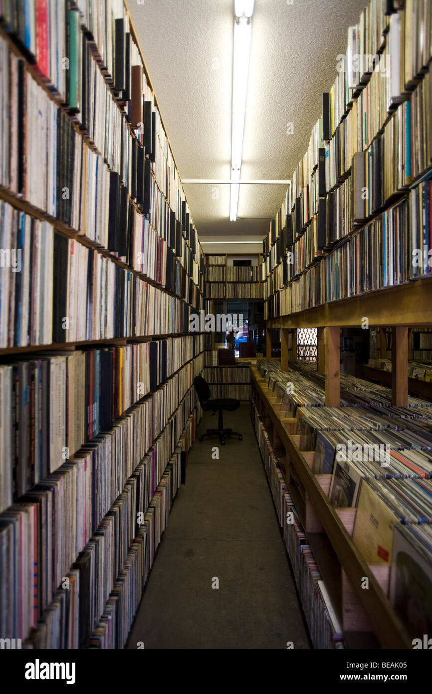 Record shopping hi-res stock photography and images - Alamy