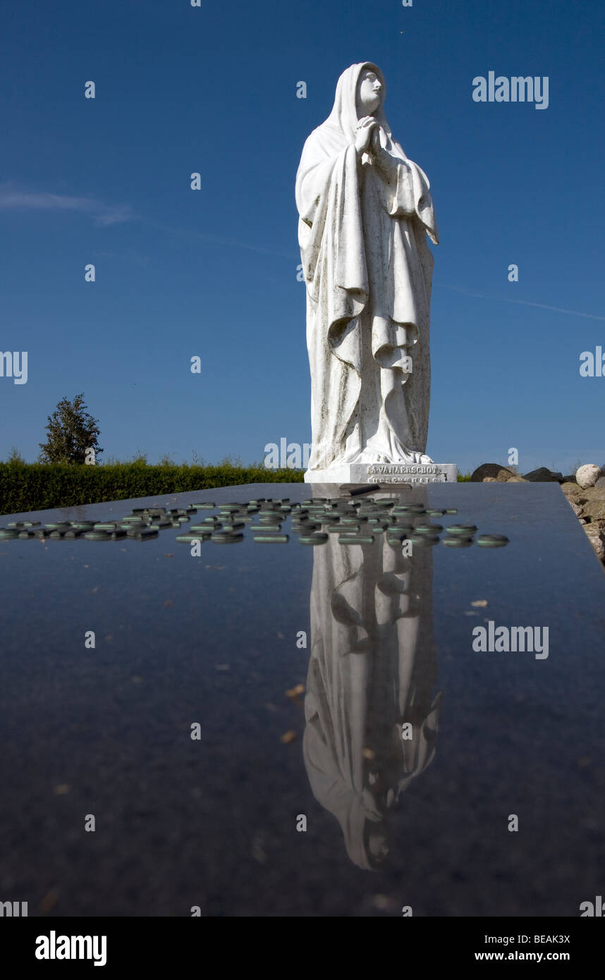 Maria statue hi-res stock photography and images - Alamy