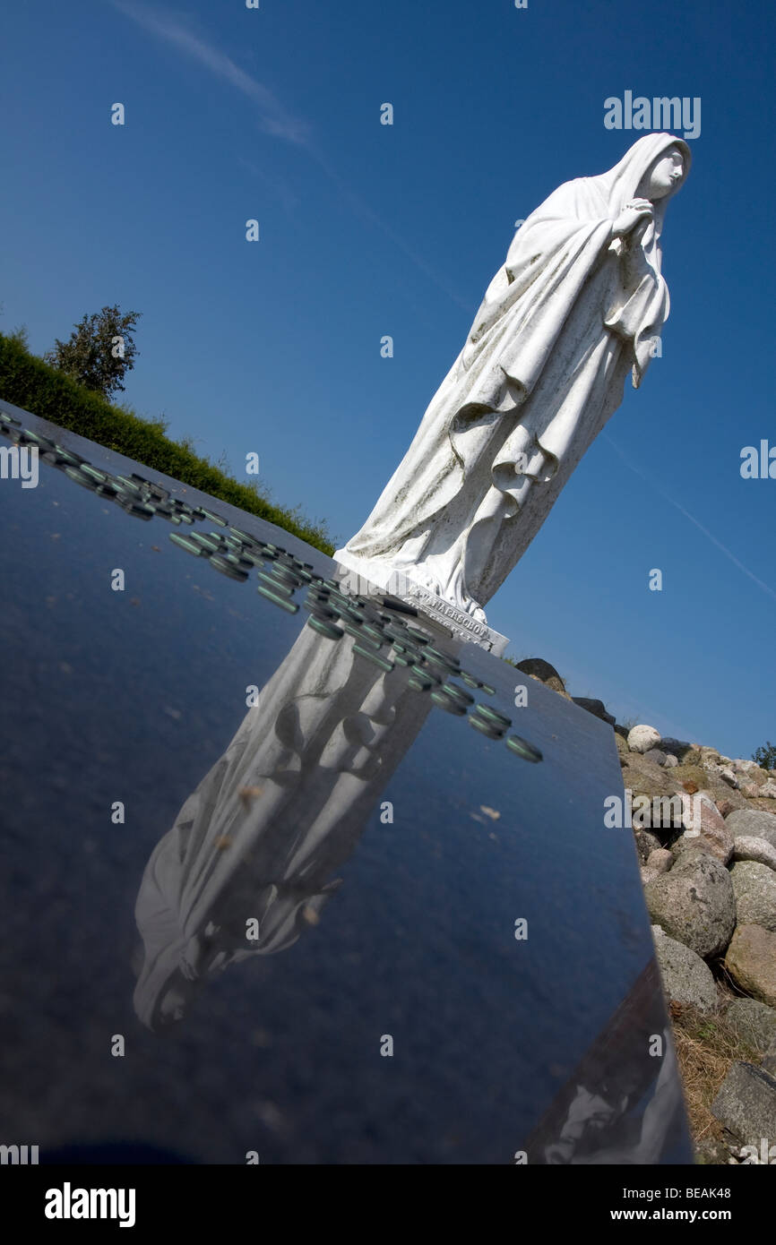 Maria statue hi-res stock photography and images - Alamy