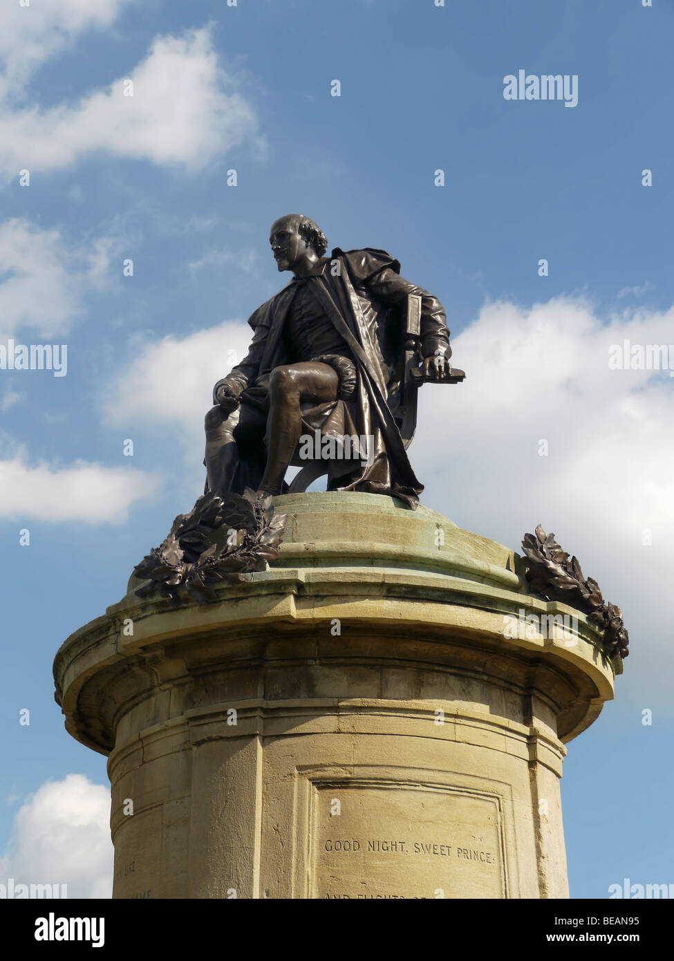 Statue of William Shakespeare Stratford upon Avon Warwickshire England ...