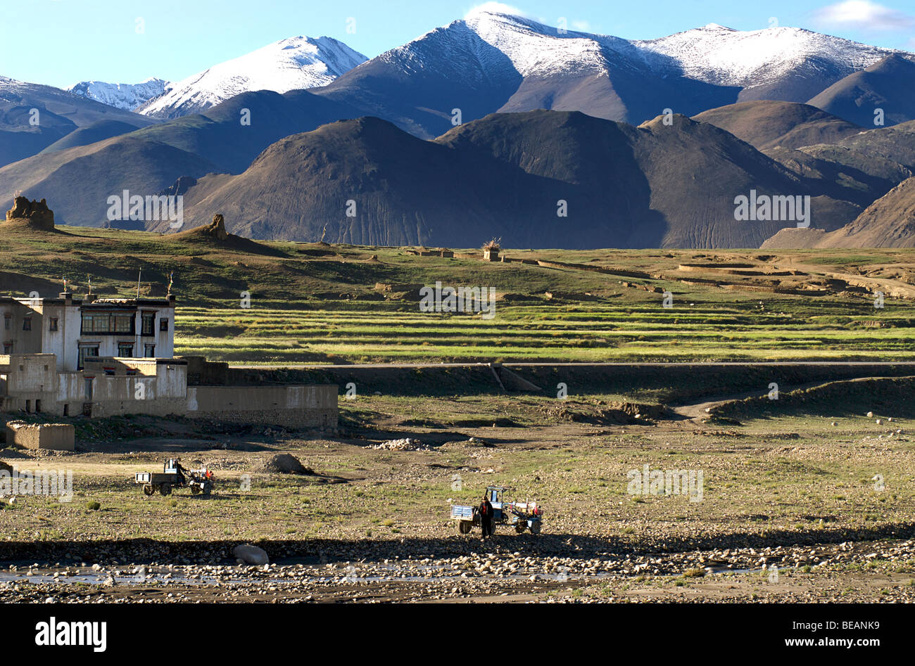 Tibetan scenery, Rural scene plateau and mountains. Shegar, Tibet Stock ...