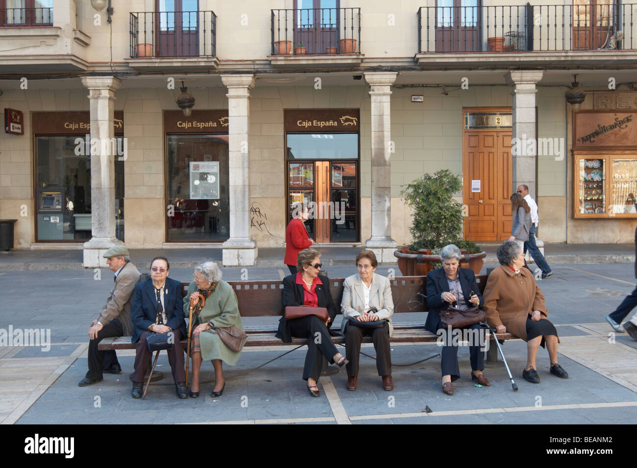 old people on a bench Plaza de Regla, Leon spain castile and leon Stock ...